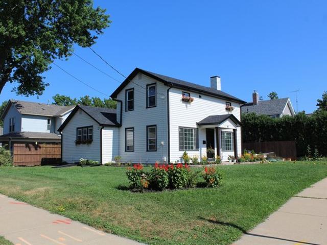 48 S Worthington St, Oconomowoc, WI 53066