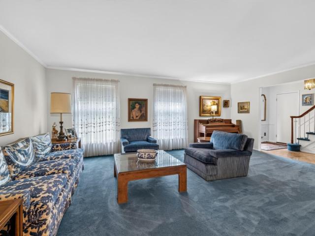 48 Sherbrooke Dr