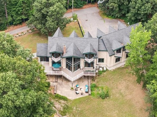 48 Sherburne Ave, Tyngsborough, MA 01879