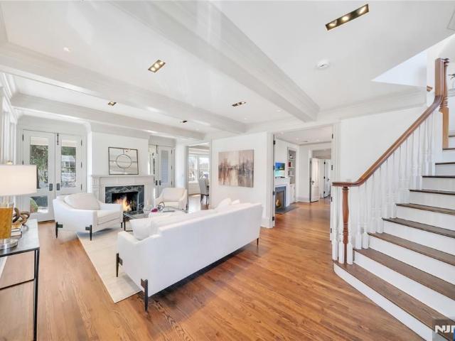 48 Sherman Pl, Ridgewood, NJ