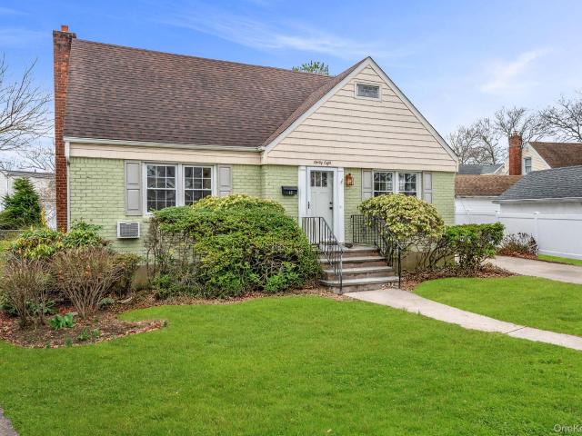 48 Sperry Ct, New Hyde Park, NY 11040 | Compass
