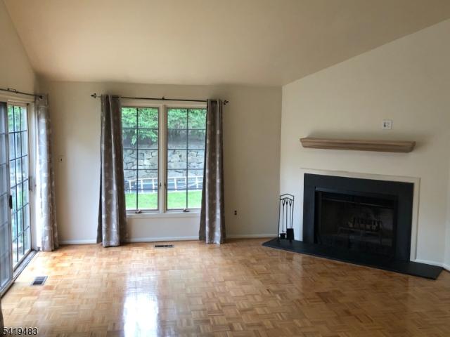 48 Stonegate Dr