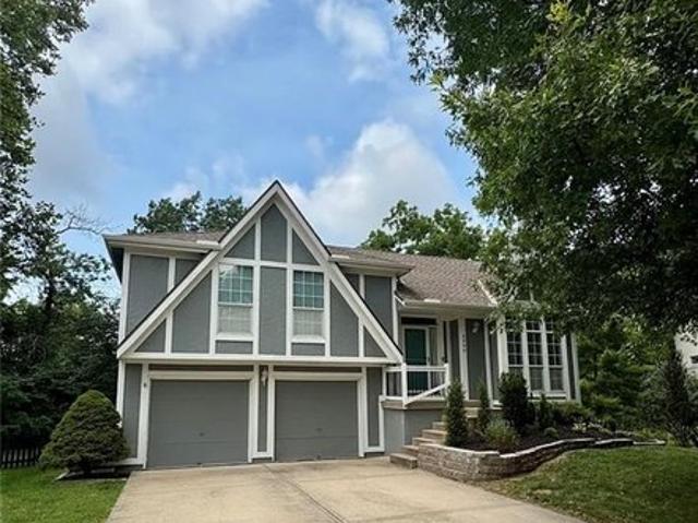 4904 Rosehill Dr, Shawnee, KS 66216