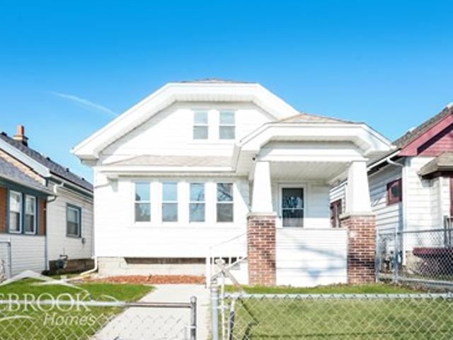 4905 N 37th St 3/1 1196 sqft