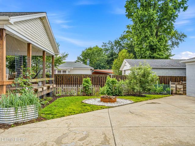 4905 Paramount Dr