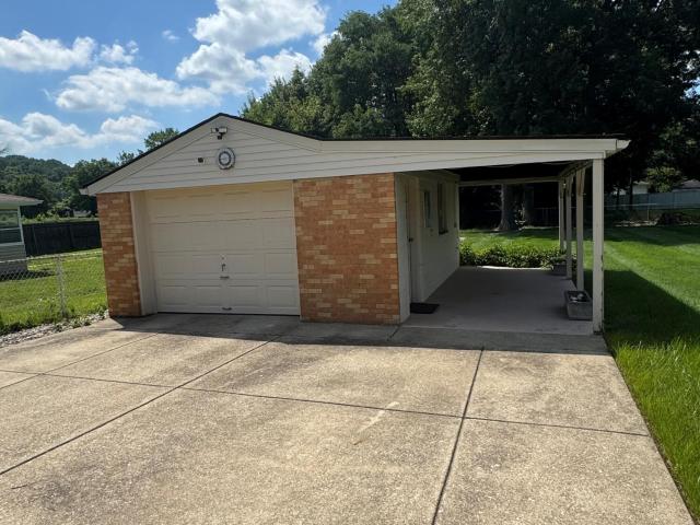 4906 Paramount Dr