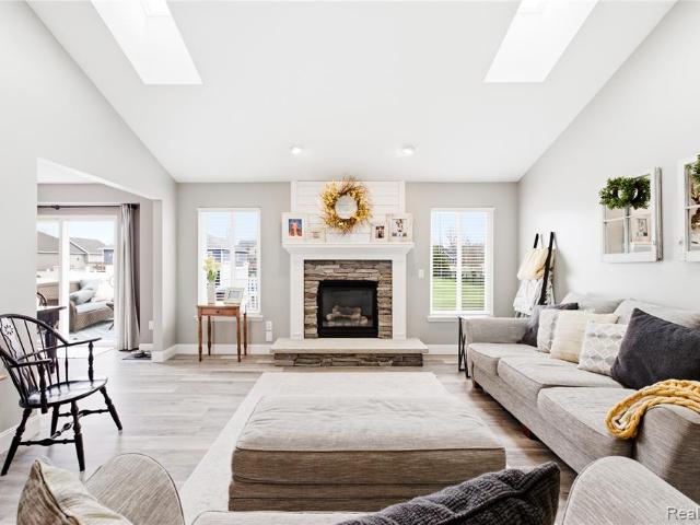 4907 Camelot Drive