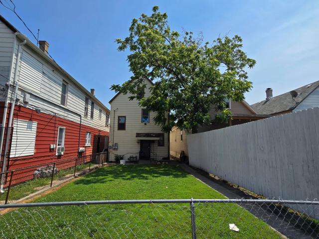 4908 Northcote Avenue