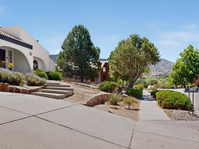 4908 Calle De Luna NE