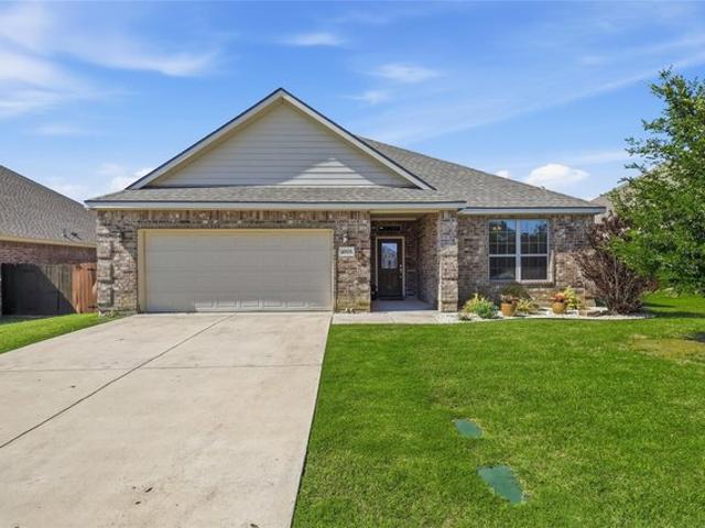 4908 Lakepark Dr, Sanger, TX 76266