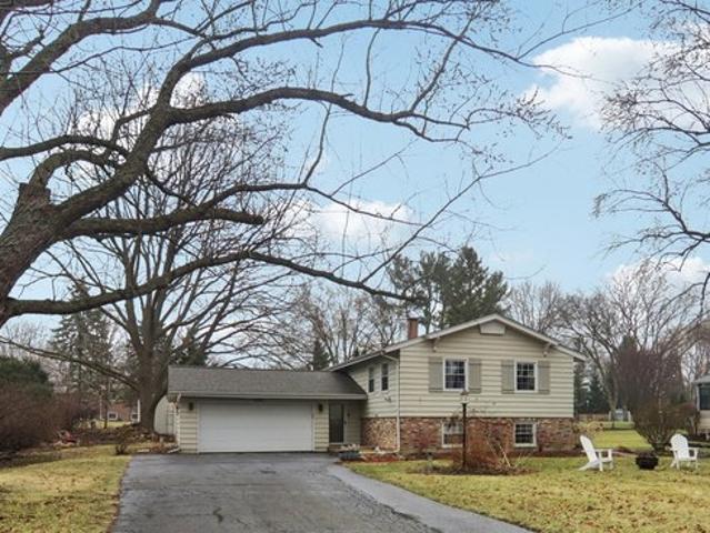 4908 Tile Line Rd, Crystal Lake, IL 60012