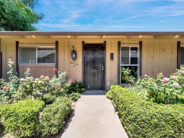 4909 N 7th St Apt Y, Fresno, CA 93726
