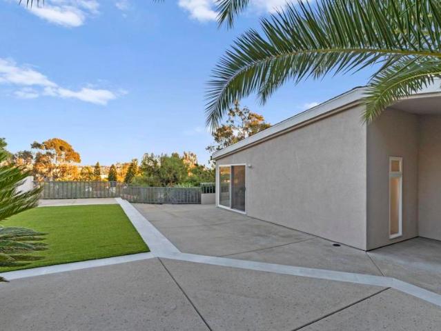 4909 Pacifica