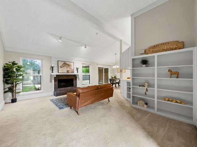 4909 Queen Court