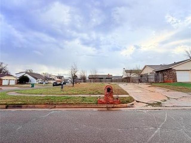 4900 Beacon Hill Rd, Oklahoma City, OK 73135