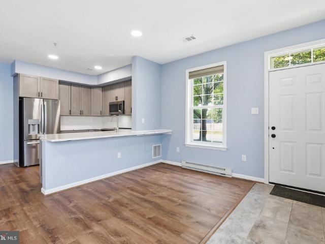 4900 Edgeware Terrace