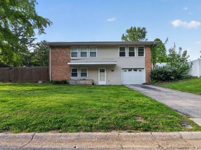 4900 Hill Dr, Godfrey, IL 62035