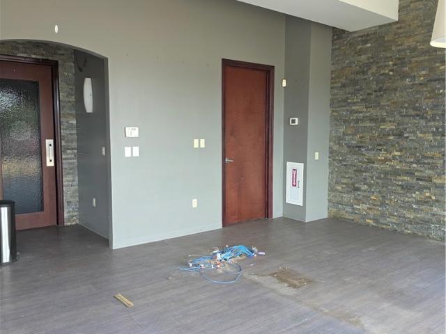 4900 suite 300 Transit Road