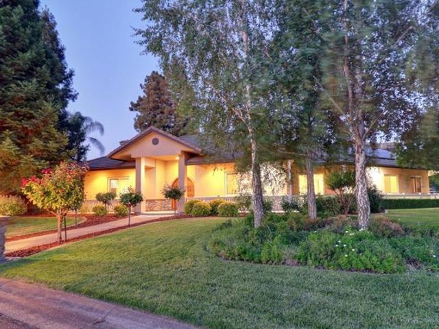 4900 Saint Augustine Dr, Elk Grove, CA 95758