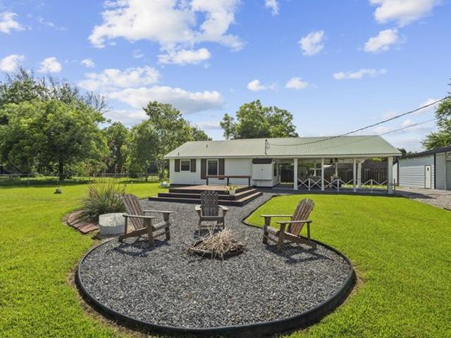 4901 S Elm Ave, Santa Fe, TX 77517