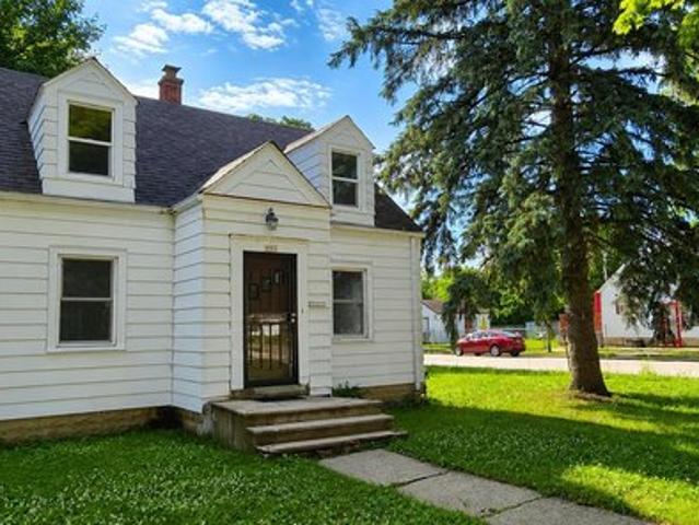 4902 N 19th St, Milwaukee, WI 53209