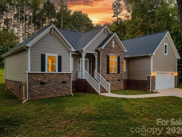 4903 Rio De Luna, Hickory, NC 28601
