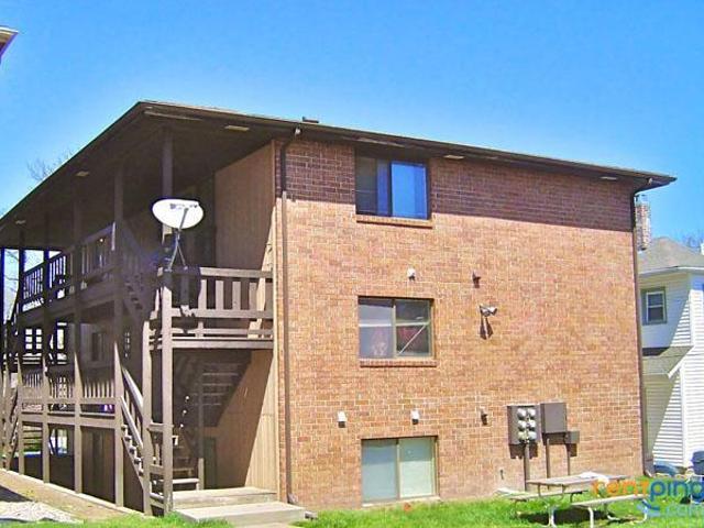 $490 / 2br All Electric Apt Near Lincoln Zoo, Sunken Gardens, and Bike Trail