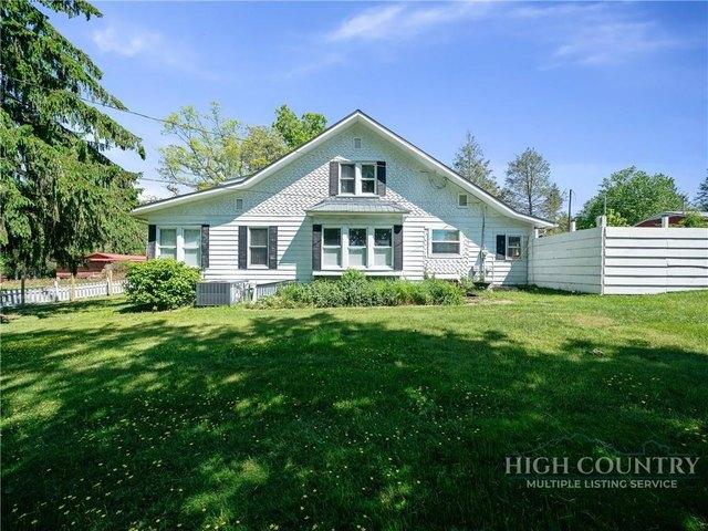 490 Cranberry St, Newland, NC 28657