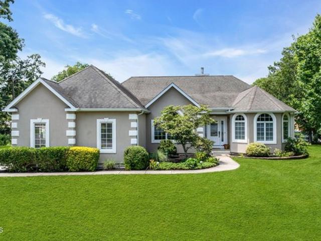 490 Arlington Ave S, Bayville, NJ 08721