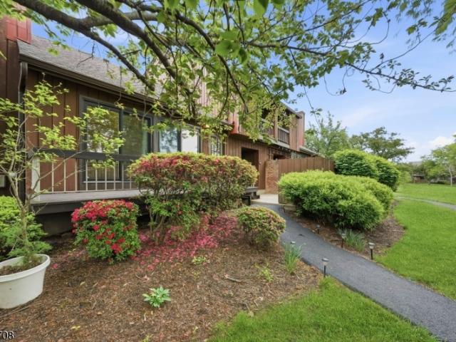 490 Auten Rd # 4C