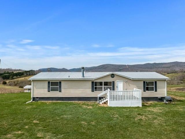 490 Bentwood Dr, Max Meadows, VA 24360