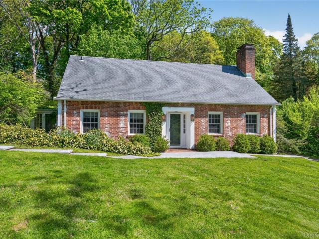 490 Duck Pond Road