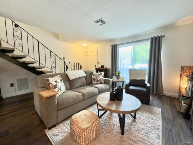 490 Edgewood Dr, Unit 5, Vacaville, CA 95688 | MLS #326031 | Compass