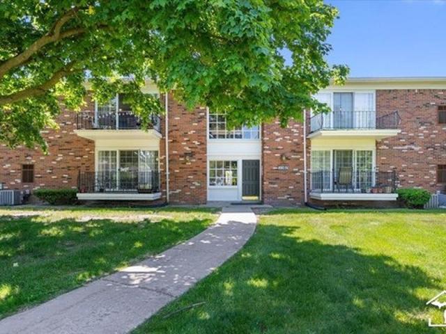 490 Fox Hills Dr N Apt 8, Bloomfield Hills, MI 48304