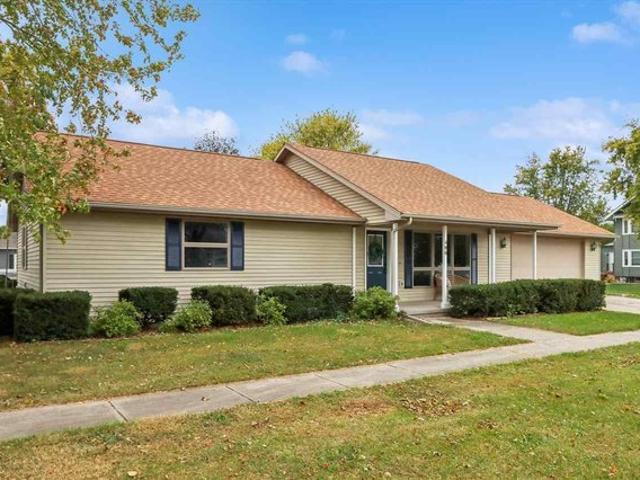 490 Hendricks St, Parnell, IA 52325