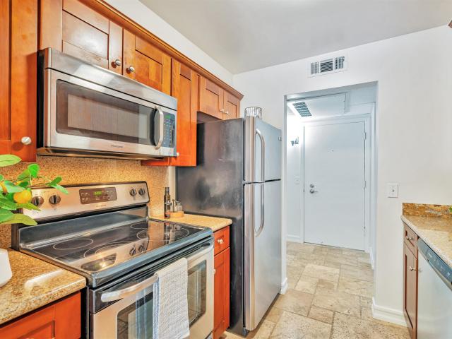 490 N Civic Dr 101