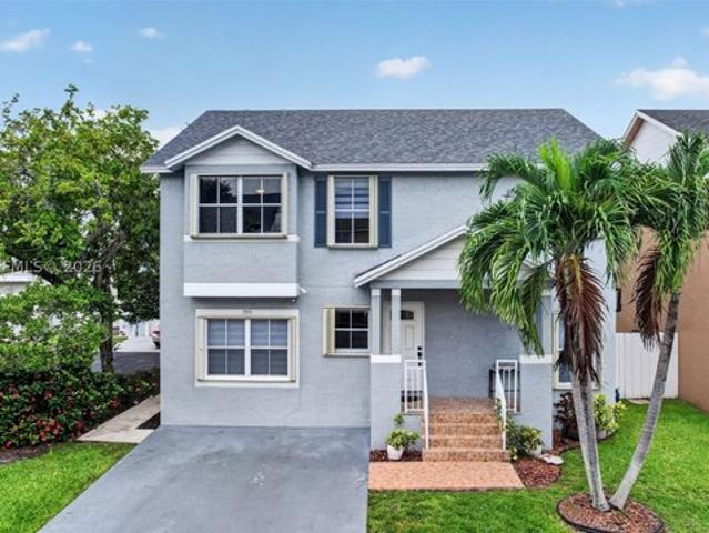 490 NW 102nd Ter, Pembroke Pines, FL 33026