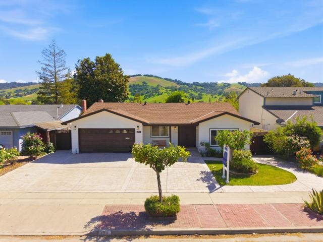 490 Suisse Dr, San Jose, CA 95123 | MLS #ML82042 | Compass