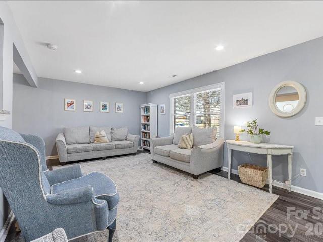 4914 Glenbrier Drive