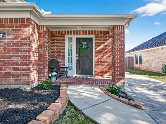 4914 Grapevine Lake Court