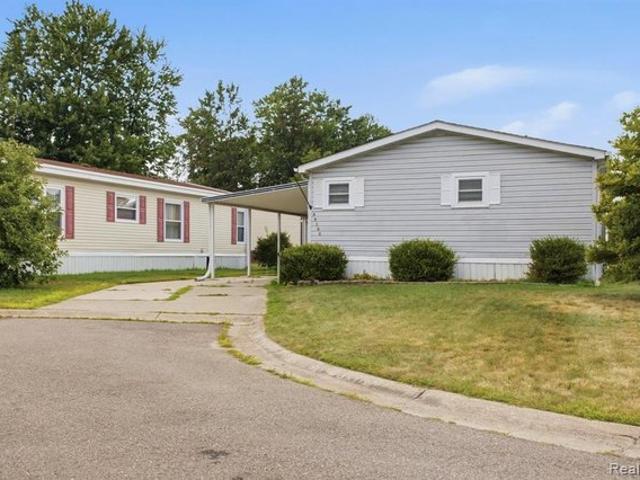 49153 Cranberry Ct, Shelby Township, MI 48315