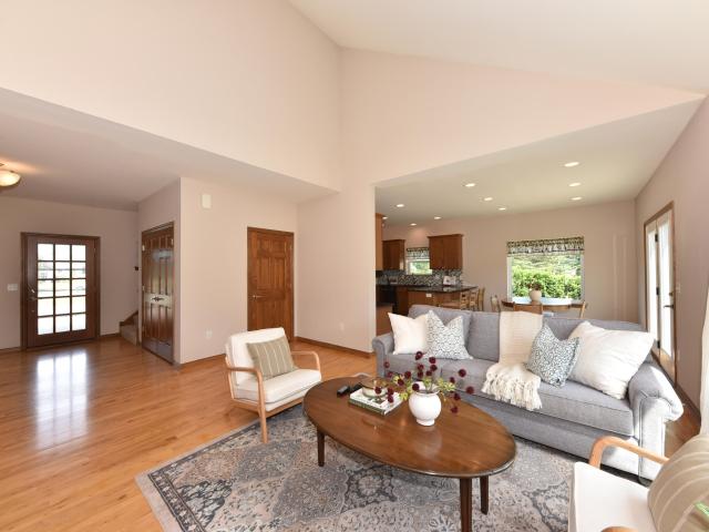 4915 Meadowview Ct