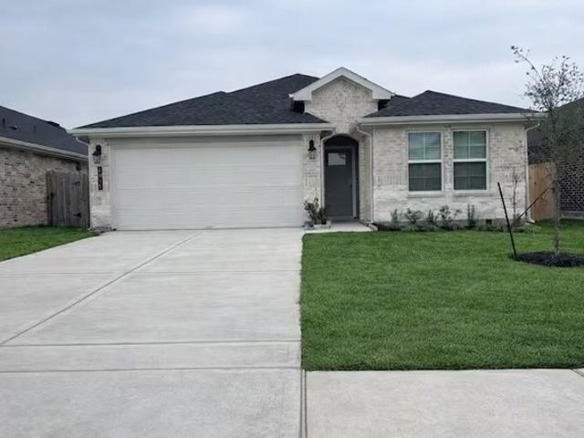 4915 Oakwood Dr, Fresno, TX 77545