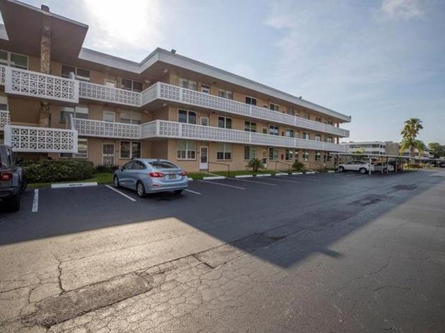 4915 Bay St NE #225, Saint Petersburg, FL 33703