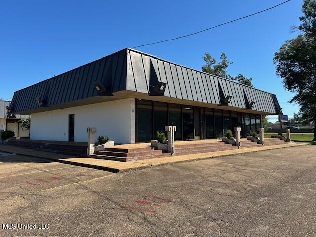 4915 Interstate 55 North Frontage Road
