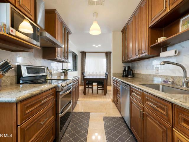 4915 Tyrone Avenue 125