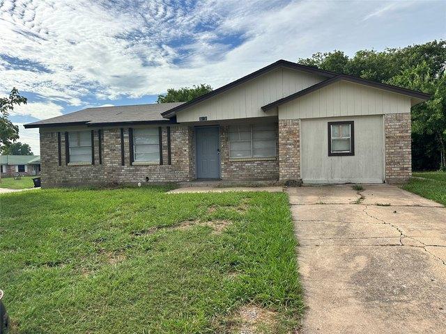 4916 McDougal St, Greenville, TX 75401