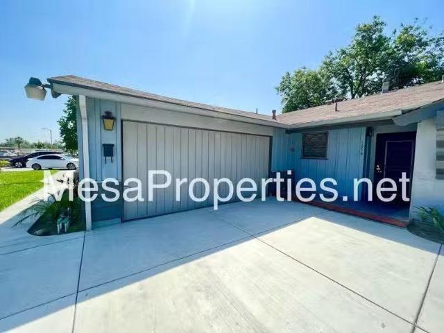 49180949 1674 E Princeton St