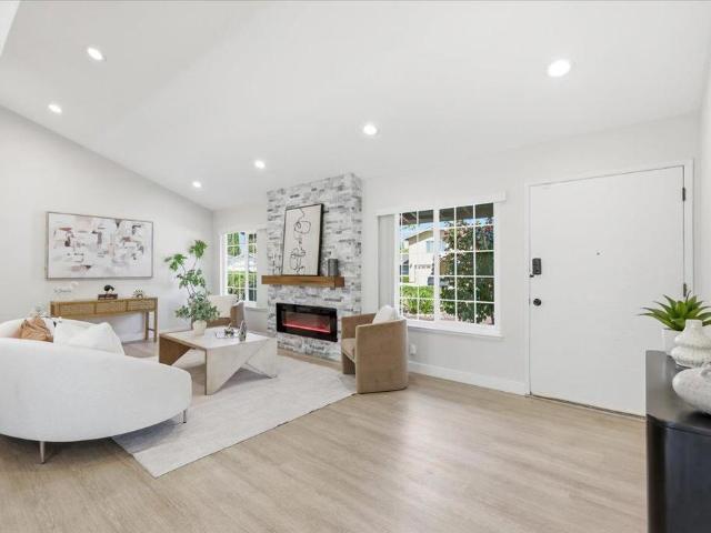4918 Avenida De Los Arboles