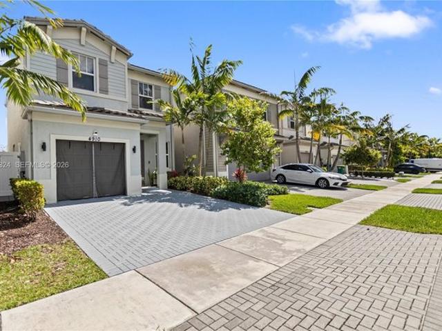 4910 NW 48th Ter, Tamarac, FL 33319